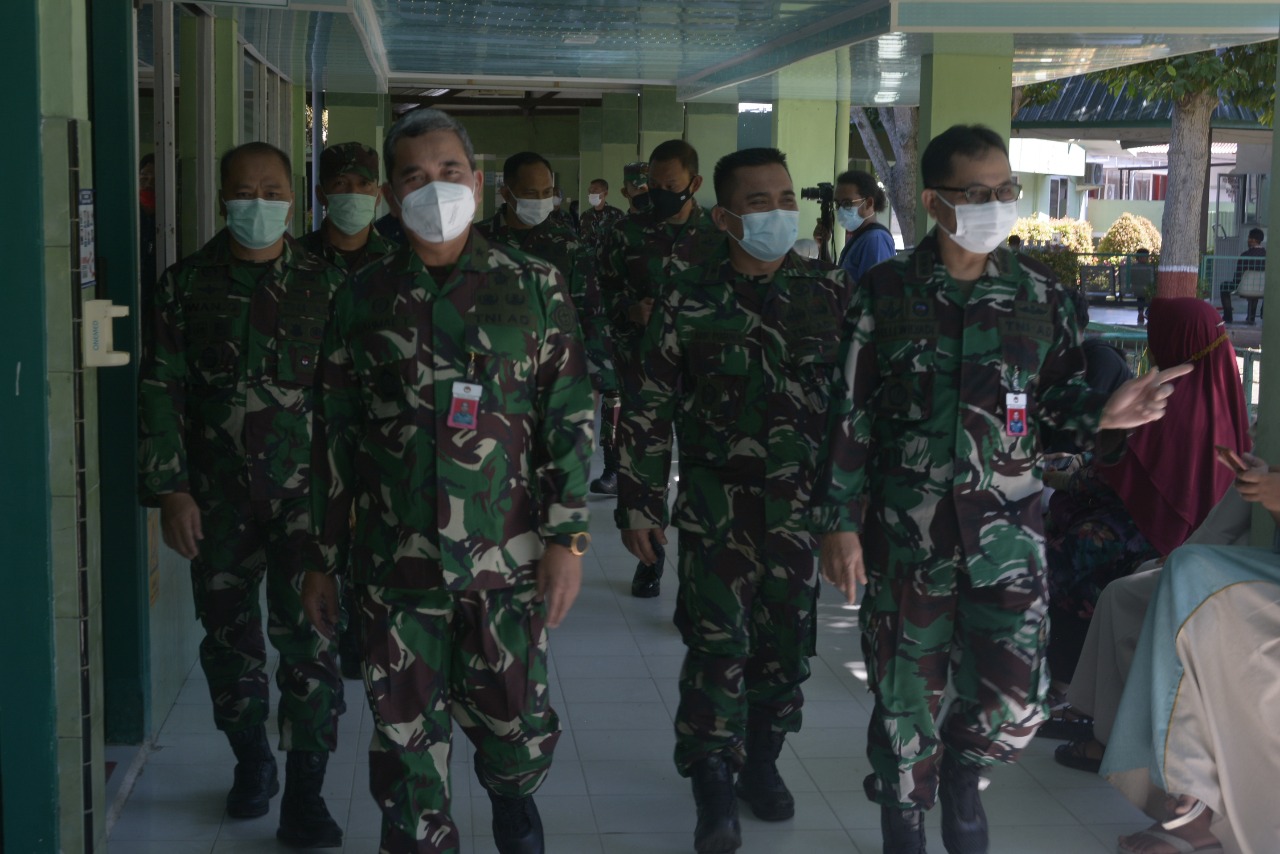 Kunjungi RS TNI-AD Kesrem Lhokseumawe, Brigjen TNI Rahmat Triyono ...