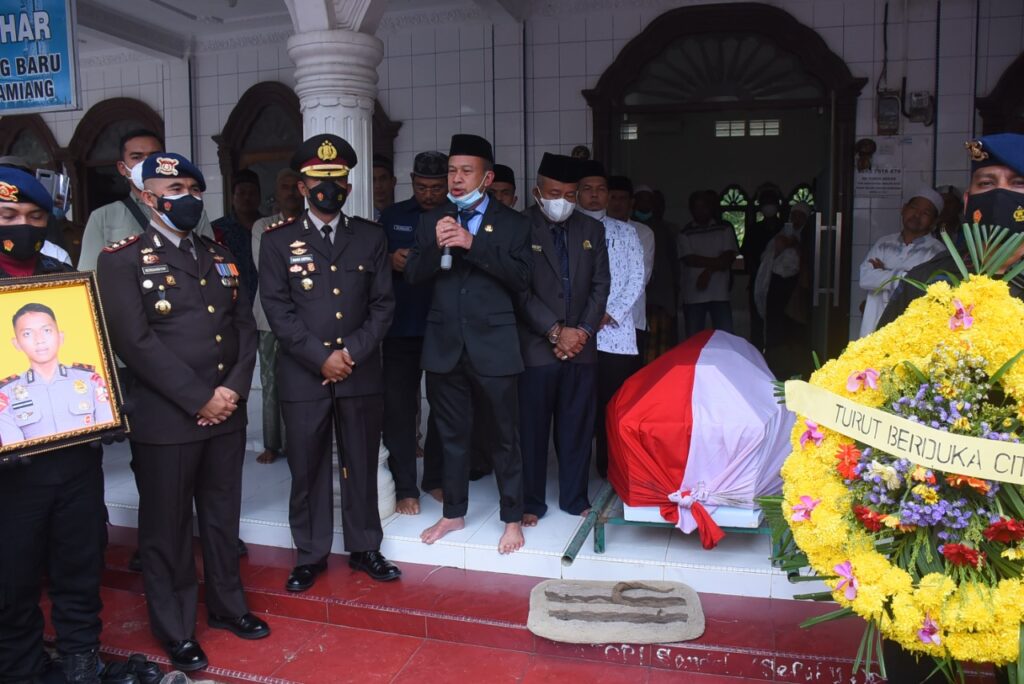 Terima Jenazah Bharatu Muhammad Kurniadi, Bupati Mursil: Masyarakat ...