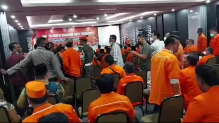 Massa Bubar Paksa Bimtek DPP PNA Kubu Irwandi Yusuf - Nukilan Massa Bubar Paksa Bimtek DPP PNA Kubu Irwandi Yusuf - Nukilan