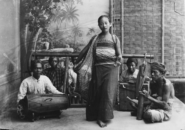 Tarian Ronggeng Gunung, Lahir dari Kepedihan dan Dendam - Nukilan