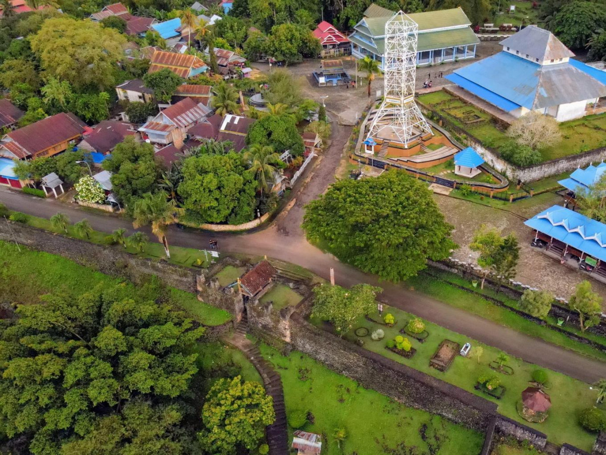 Melihat Desa Wisata Limbo Wolio, Punya Benteng Terluas di Dunia - Nukilan