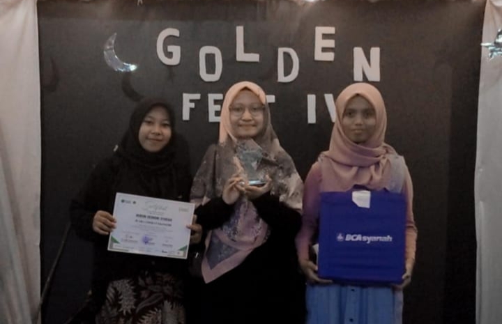 Mahasiswa Prodi HES UIN Ar-Raniry Juara Debat Ilmiah Golden Festival - Nukilan