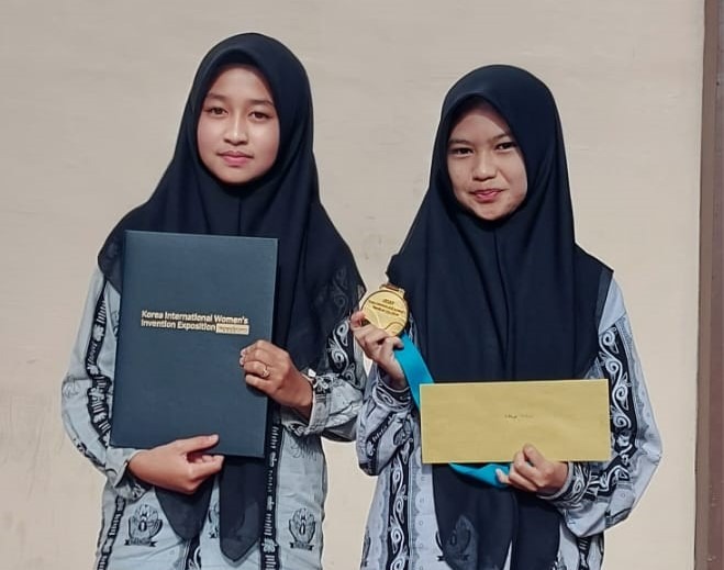 Dua Siswi SMAN 1 Takengon Sabet Medali Emas di Korsel - Nukilan
