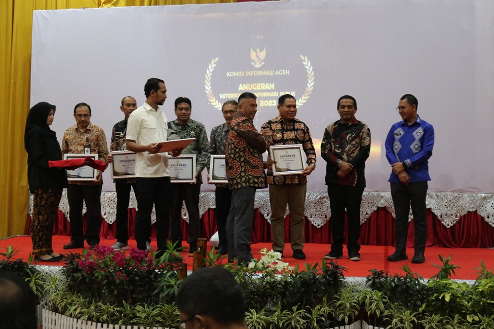 Pemkab Abdya Raih Penghargaan Keterbukaan Informasi Publik 2023 - Nukilan