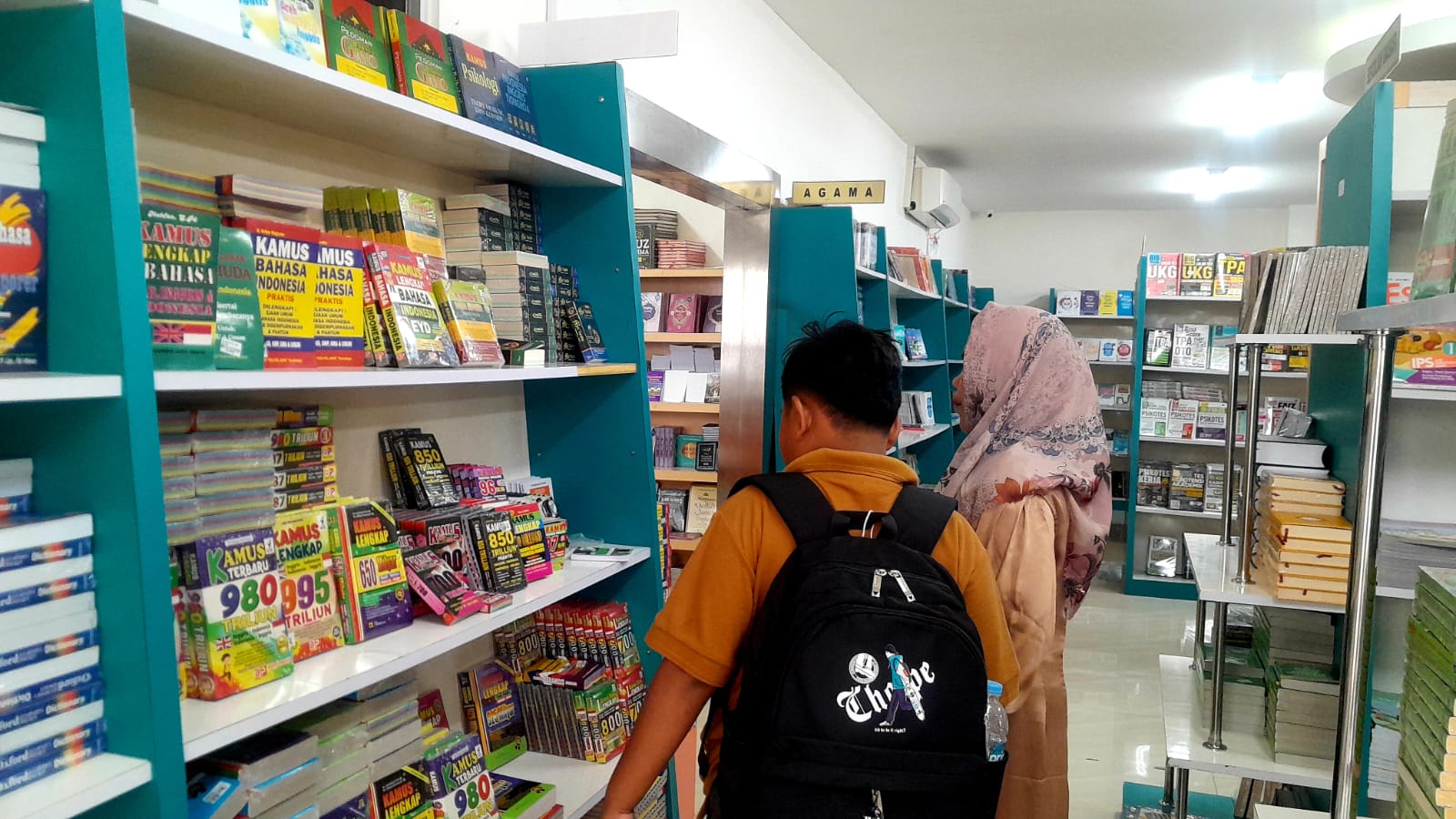 Serunya Berbelanja Buku di Toko Buku New Zikra Banda Aceh - Nukilan