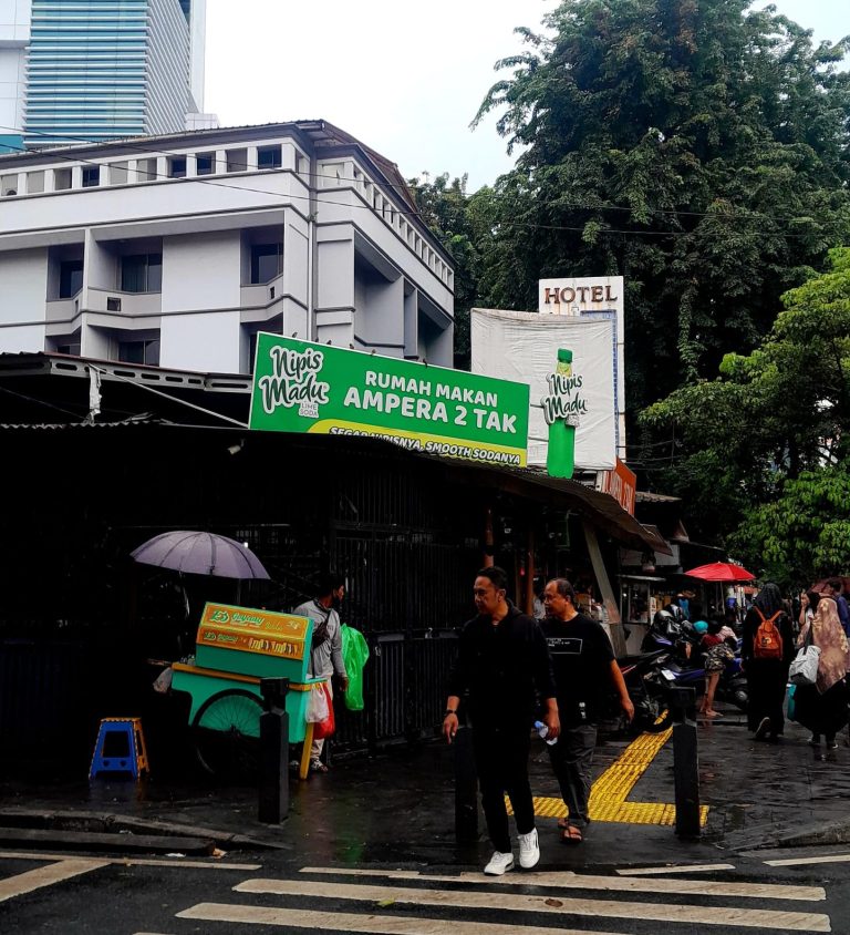 RM Ampera 2 Tak: Sajian Sunda yang Tak Pernah Sepi Pengunjung - Nukilan