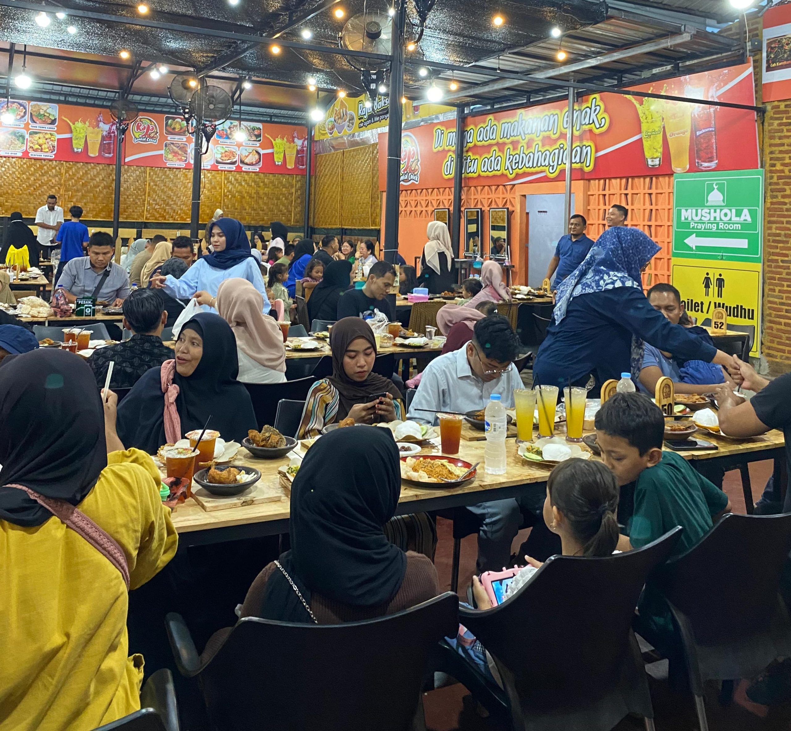 Raja Sambal Cobek Lamdingin, Pilihan Nyaman untuk Bukber - Nukilan